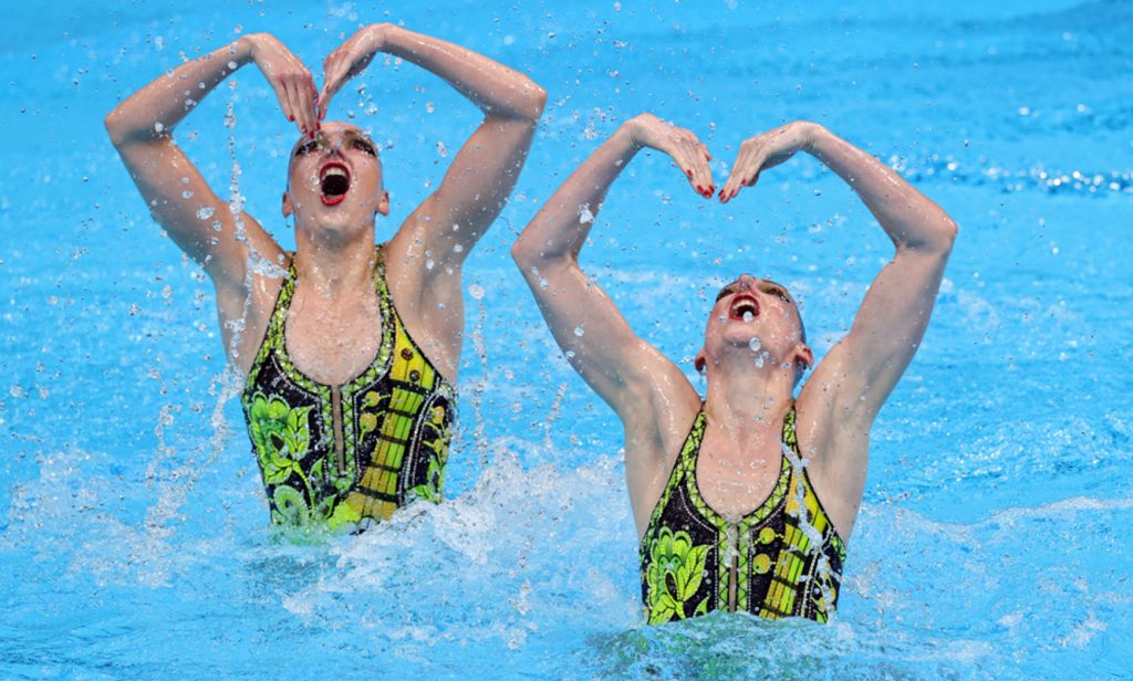 Laughing in Sync: A Collection of Funny Synchronized Swimming Photos ...