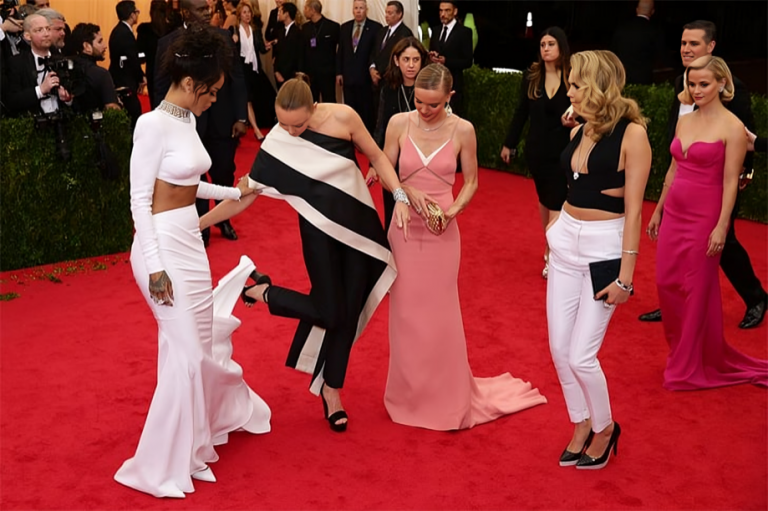 When Fashion Goes Awry: Unfortunate Celebrity Outfit Mishaps • Page 3 ...