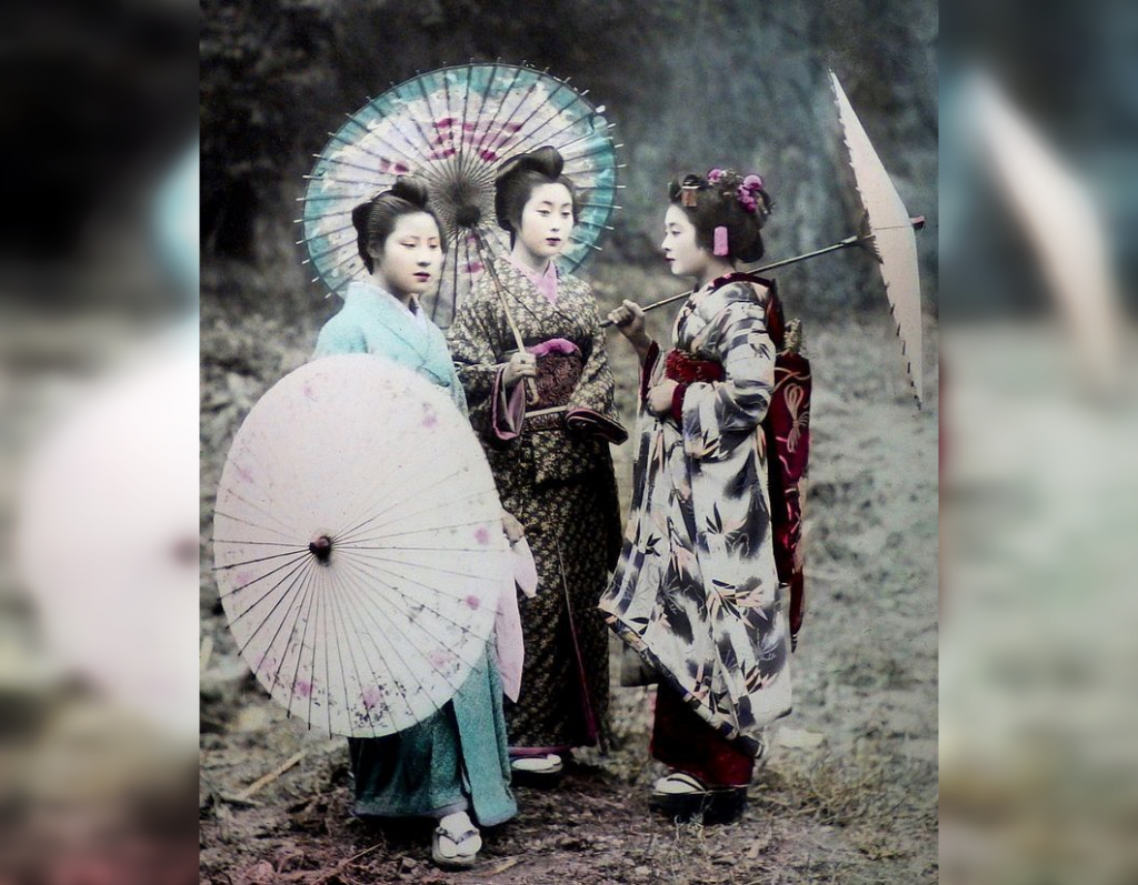 Beyond the Kimono: Candid Moments with Japanese Geishas • Page 4 of 25 ...